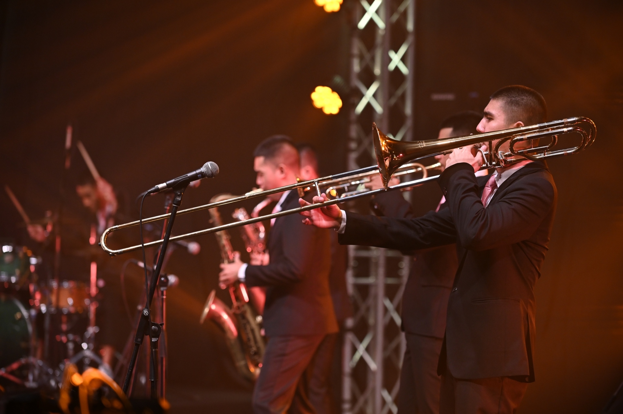 The Bugle Bandขอฝันใฝ่ในฝัน…สีชมพู - ThaiPower.co