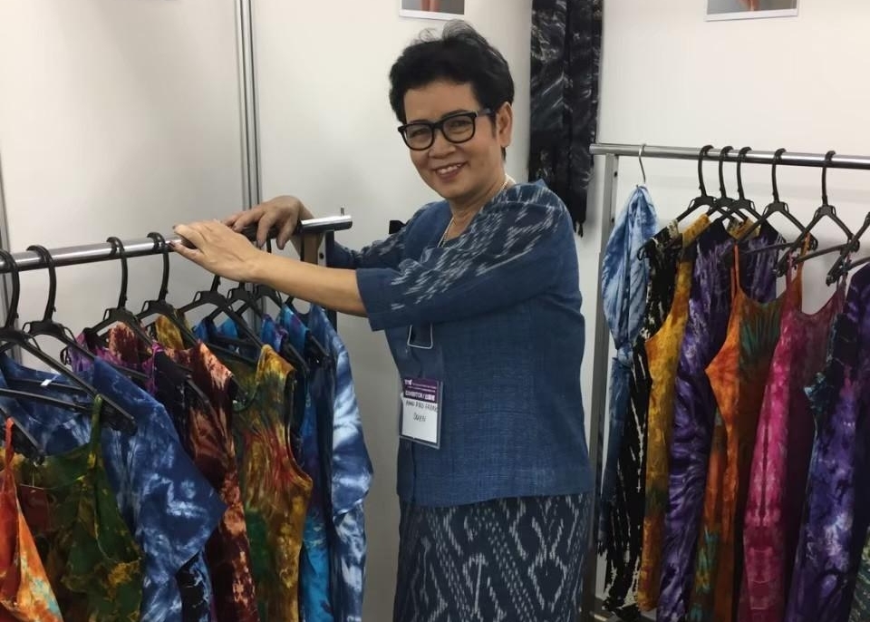 วงศ์เดือน พลัดพูลผล สร้างงานศิลป์บนผืนผ้าแห่งพลังกายใจ - ThaiPower.co