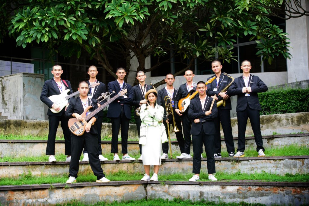 LYRE Band กายเป็นทหาร จิตวิญญาณนักดนตรี ครับผม!!! - ThaiPower.co