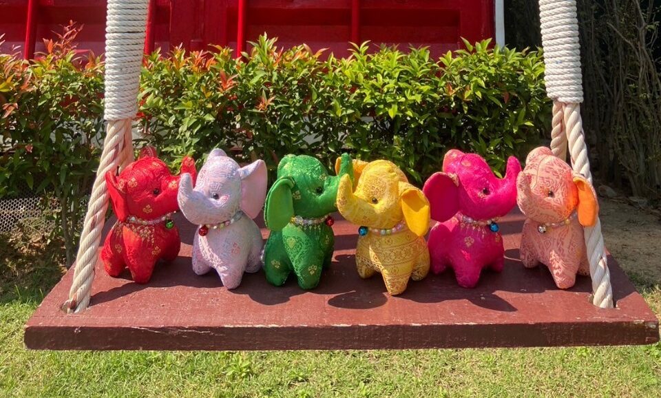 เมื่อช้างสีสด ‘Elephant Dolls’คือตัวแทนว่า...“มาจากไทย” - ThaiPower.co